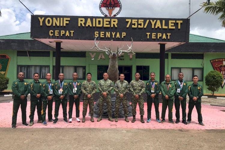 4 Prajurit Yonif Raider 755/Yalet Kostrad Juarai Lari 10 KM HAORNAS ...