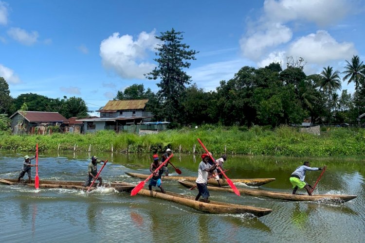 Lomba Dayung Perahu Dalam Rangka HUT Merauke 121 Tahun - RMOLPAPUA.ID