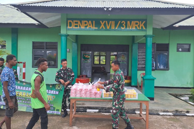 Denpal XVII/3 Merauke Berbagi Takjil Kepada Masyarakat - RMOLPAPUA.ID