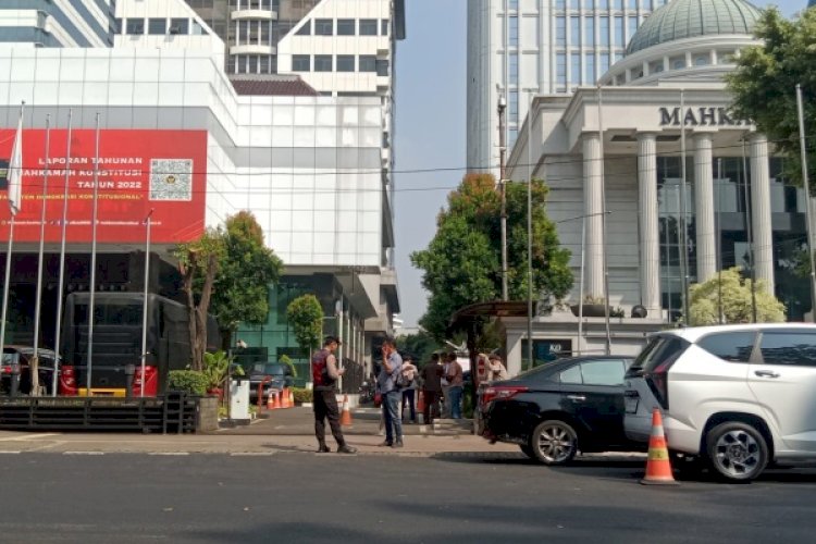 Gedung MK Dijaga Ribuan Polisi Jelang Putusan Gugatan Sistem Pemilu - RMOLPAPUA.ID