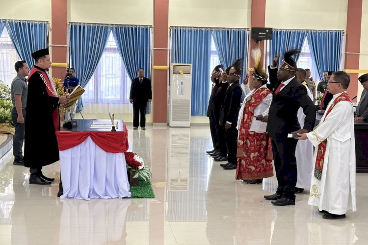 Representasi Adat Menguat, Lima OAP Resmi Jadi Anggota DPRK Boven ...